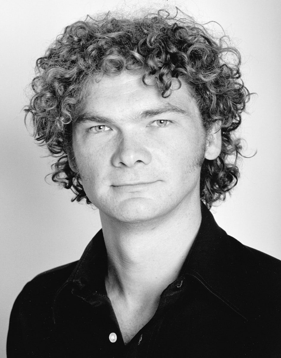 Simon Farnaby - The Joneses | Voiceover Agency London